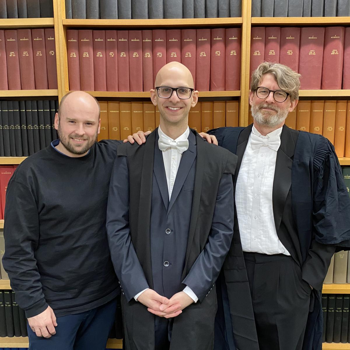 Robert Toth successfully defends his D.Phil. thesis | mrcbndu